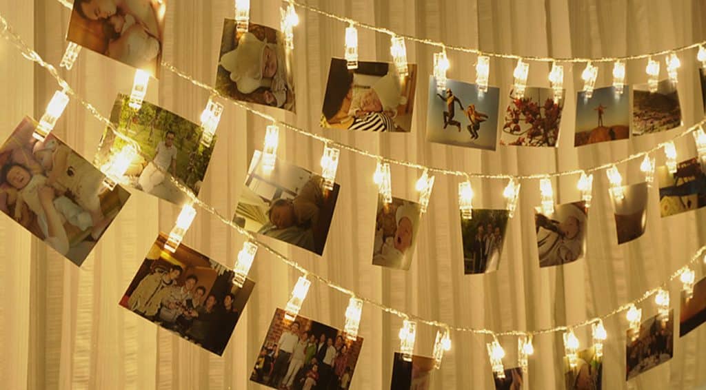 Accrocher une guirlande lumineuse au mur : comment le faire